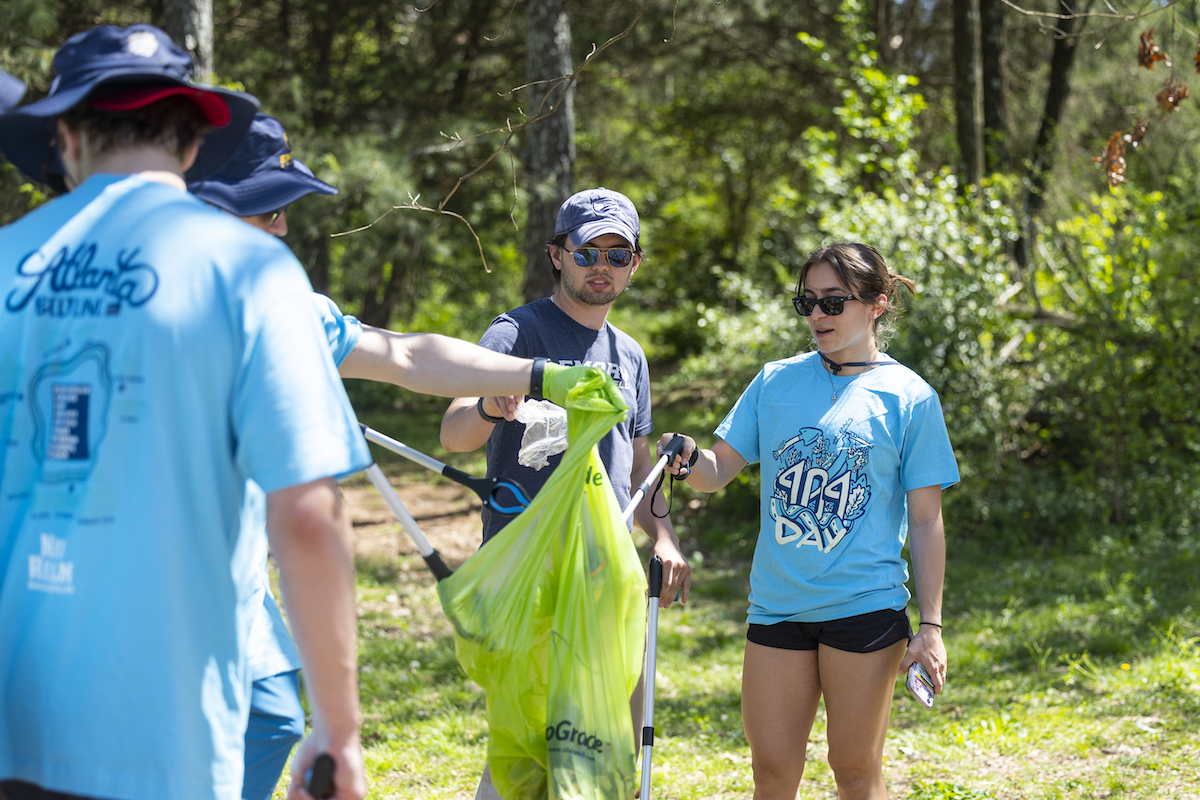 Emory students celebrate Atlanta’s 404 Day with volunteer community service